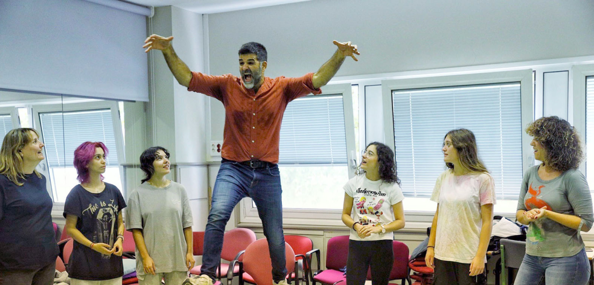 El actor Javier Lara imparte en la UJA el taller de teatro ‘El ...